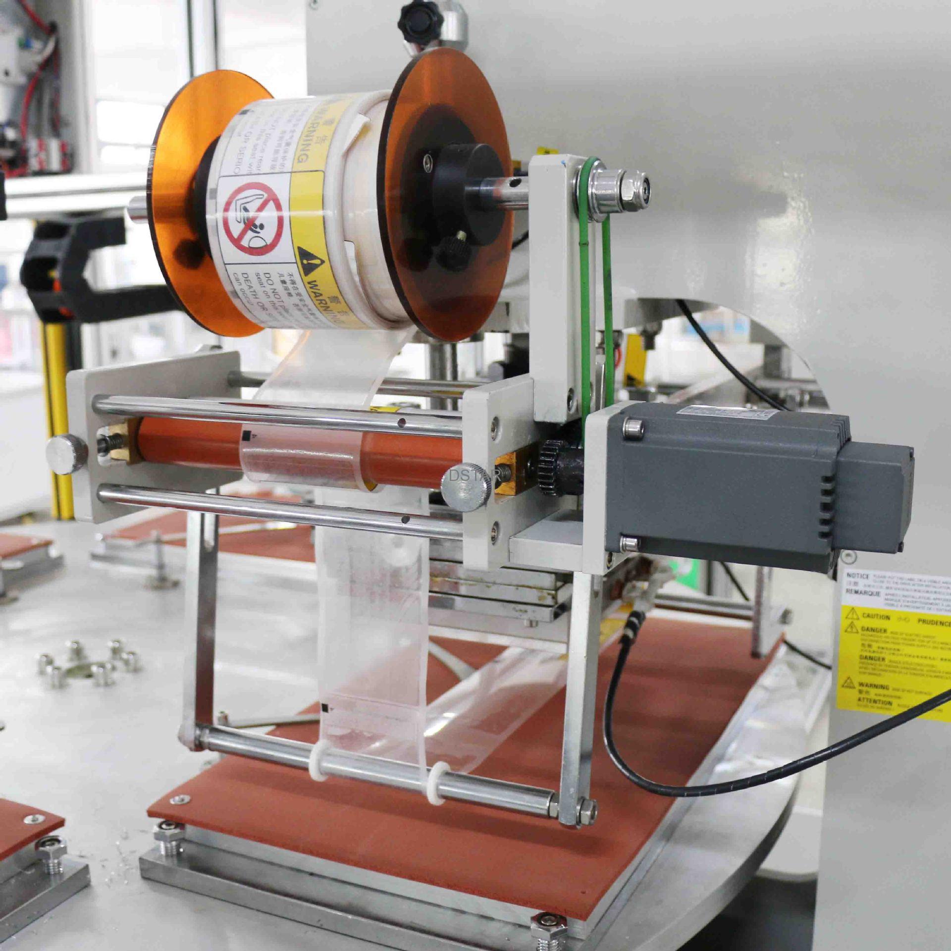 Automatic heat transfer printing machine for leather sheet