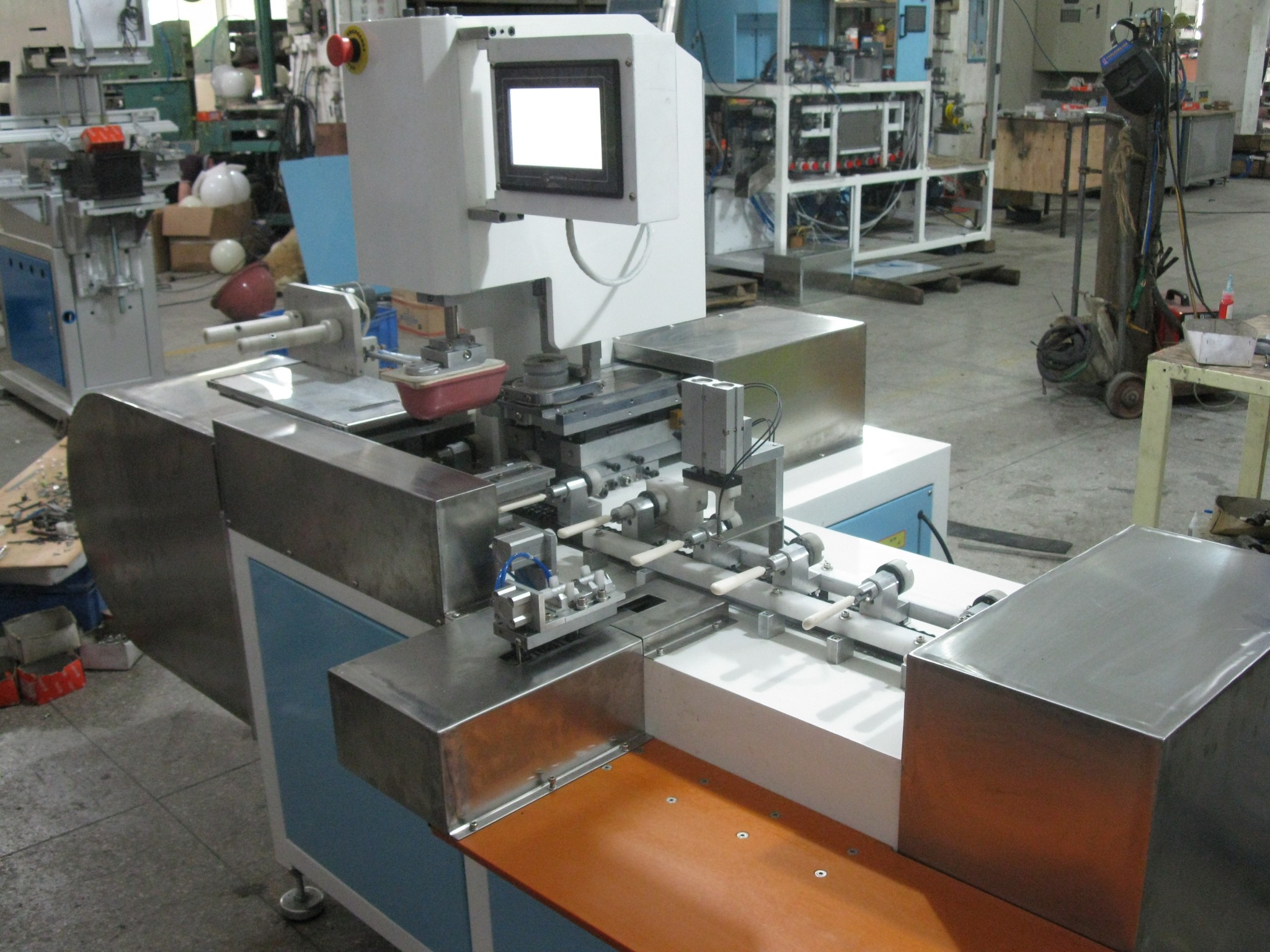 Handle printing machine with automatic unloading